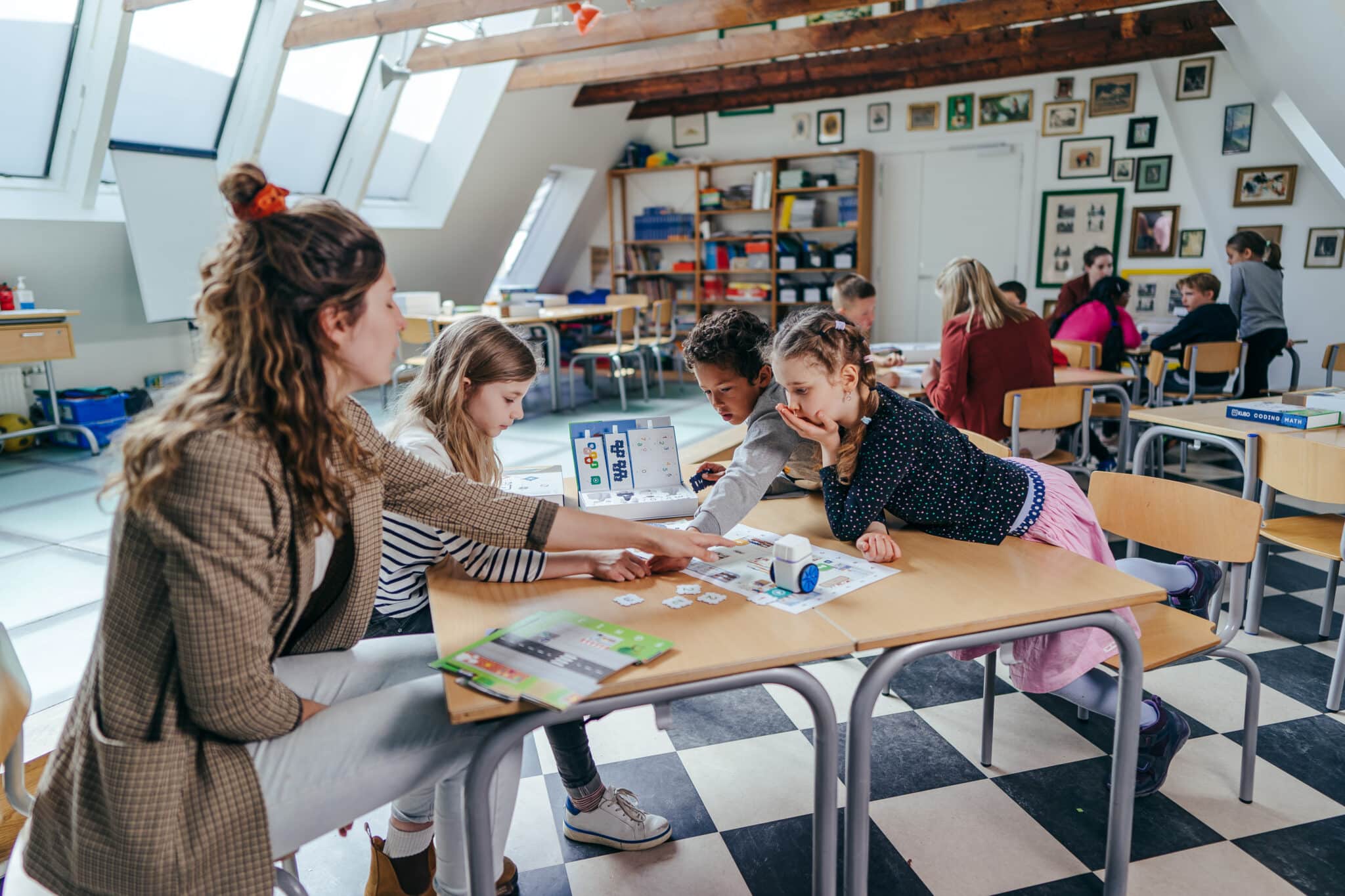 4 Unplugged STEM activities for children (no prep needed) - KUBO Robotics